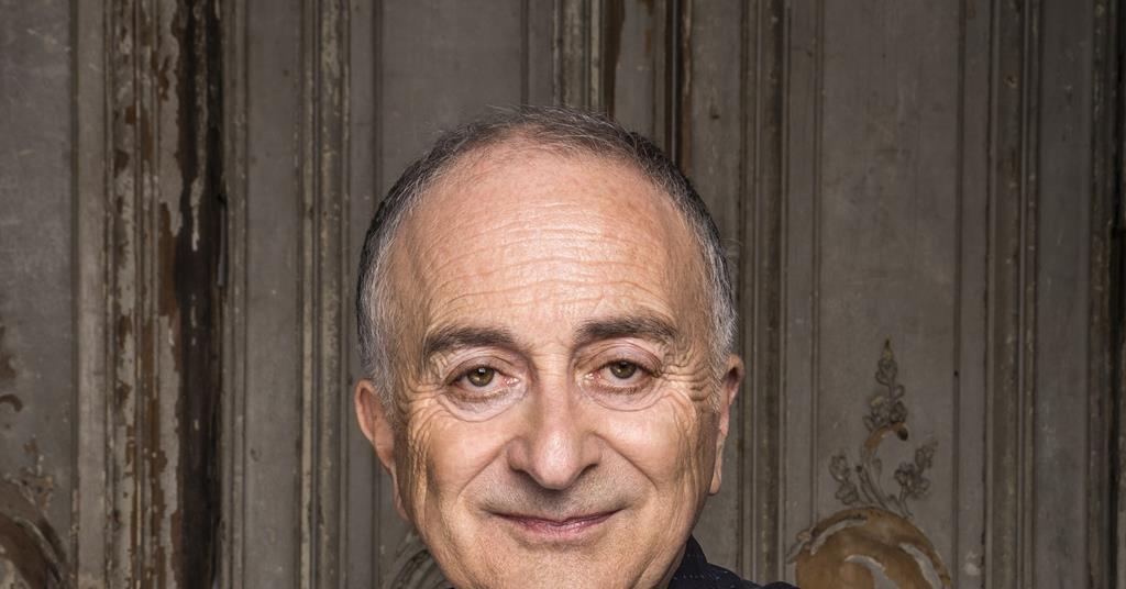 Discovery marks VE Day with Tony Robinson | News | Broadcast