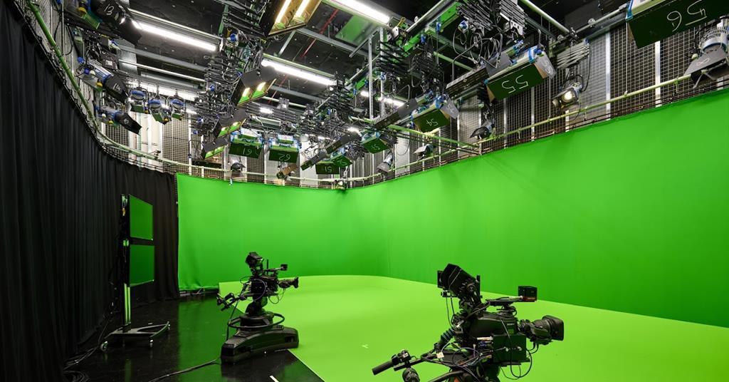 The Basics: What is a green screen studio and how does it work ...